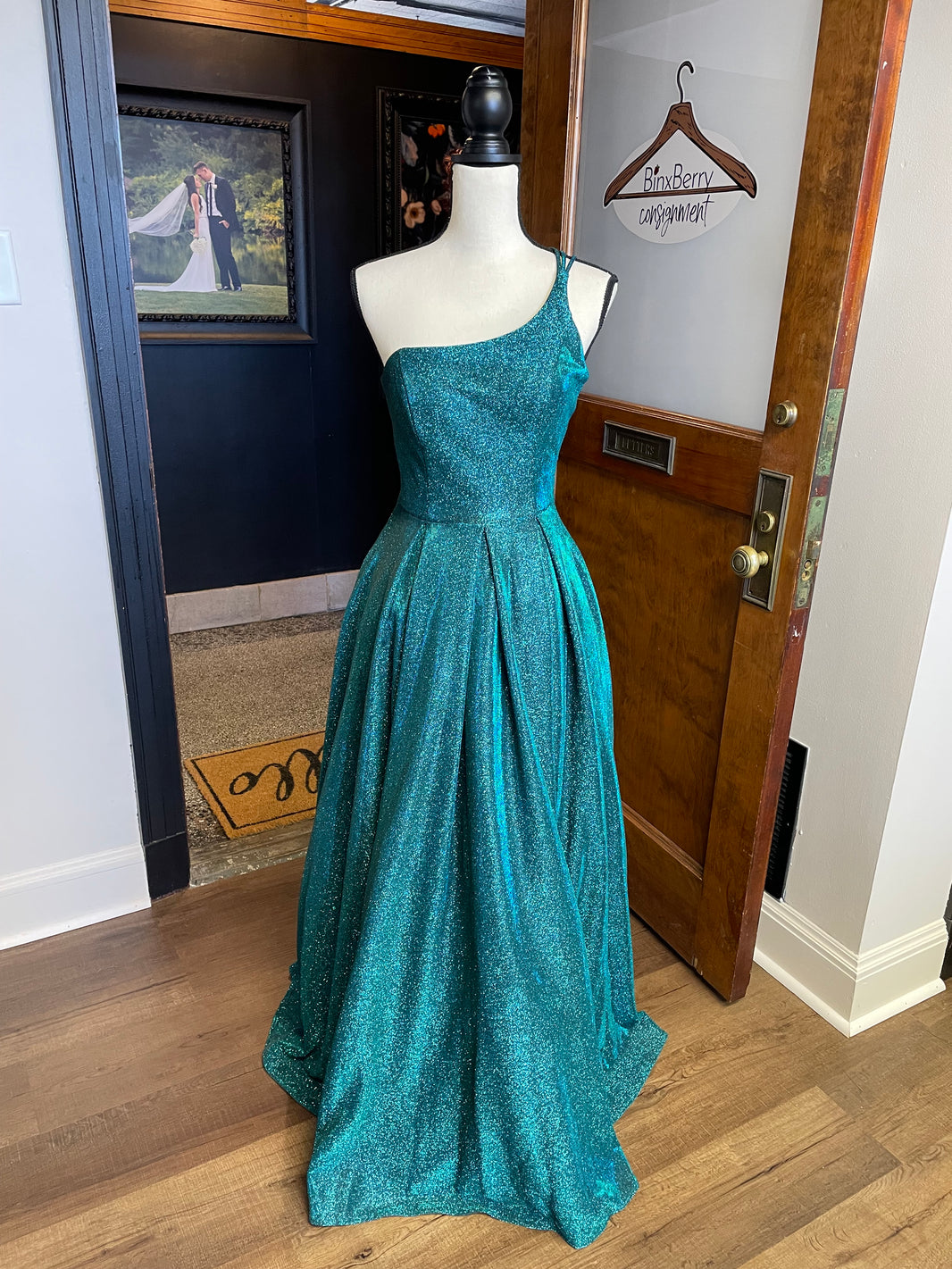 Formal & Event Fashion – BinxBerry Consignment